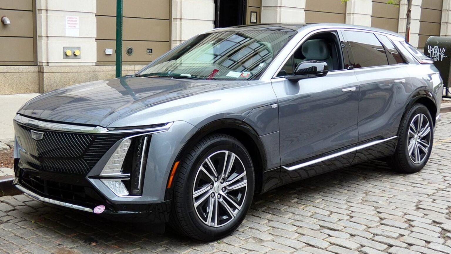 cadillac lyriq: features, price, range, specs & full buyer’s guide 2025