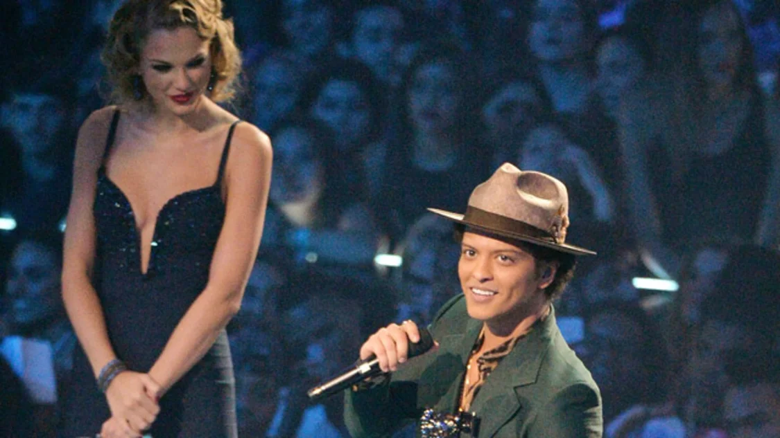 Bruno Mars Height & Facts — How Tall Is Bruno Mars Really?