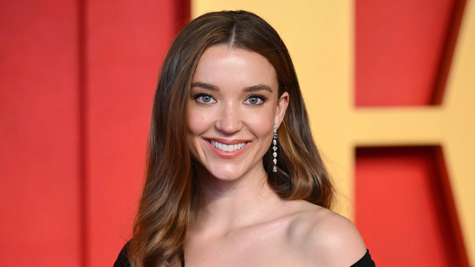 Nicole Brydon Bloom Biography: Career, Roles, and Personal Life